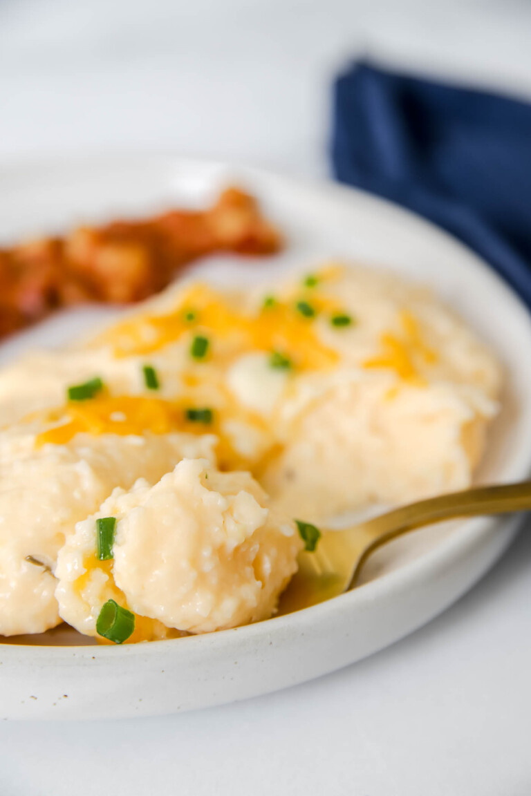 Garlic Cheese Grits - Comfort Food at Home