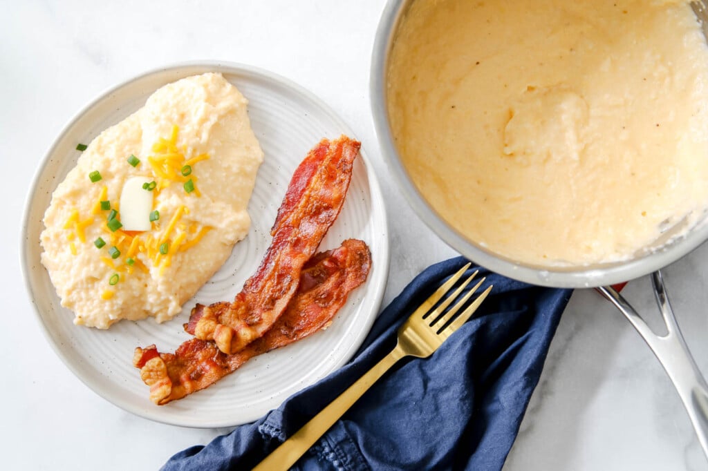 Garlic Cheese Grits - Comfort Food at Home